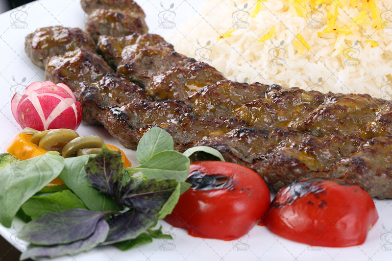چلو کباب کوبیده با برنج درجه یک ایرانی